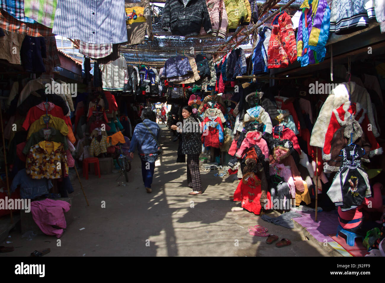 local life in rong klaue largest thailand - cambodia border market ...