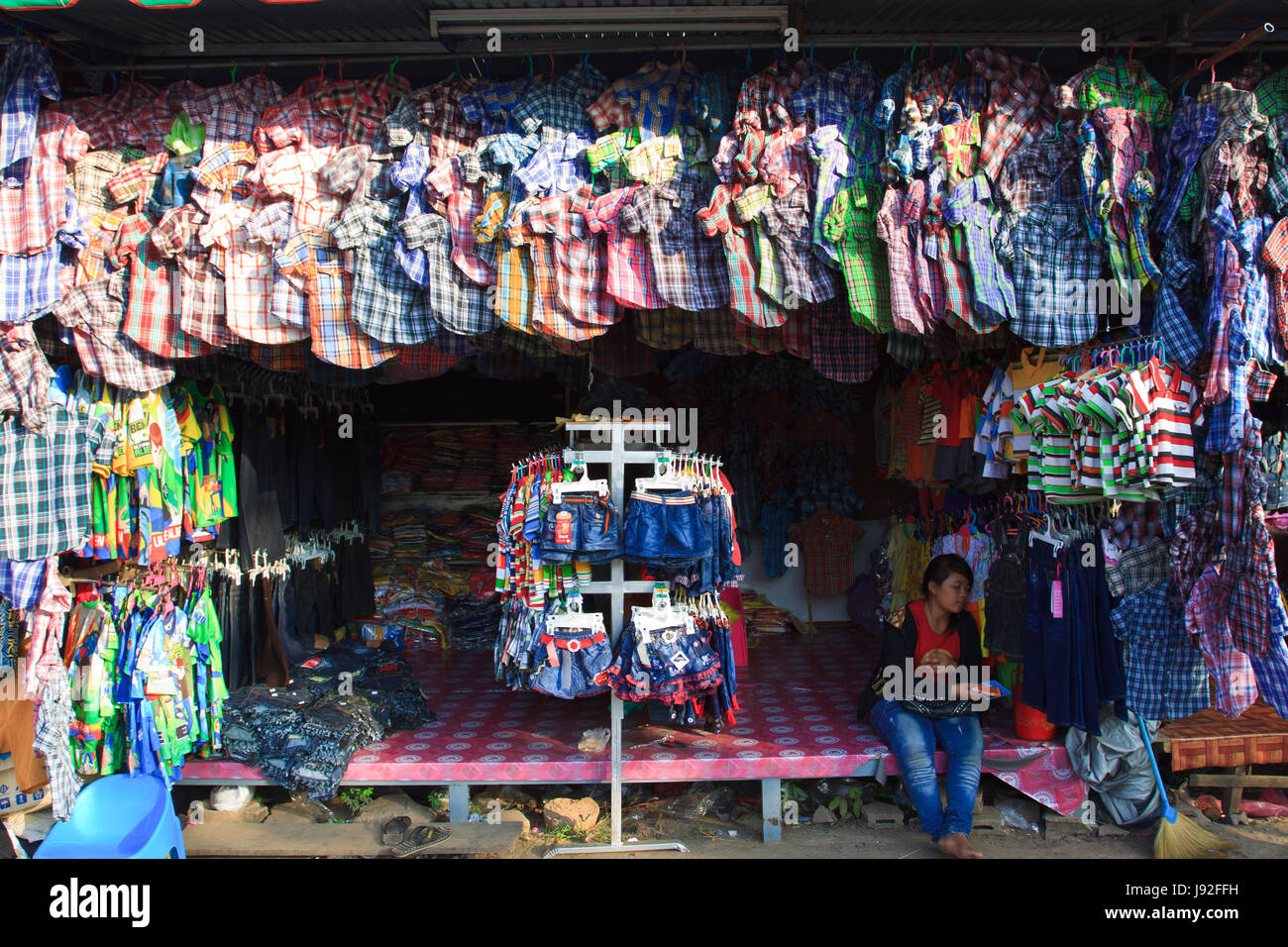 local life in rong klaue largest thailand - cambodia border market ...