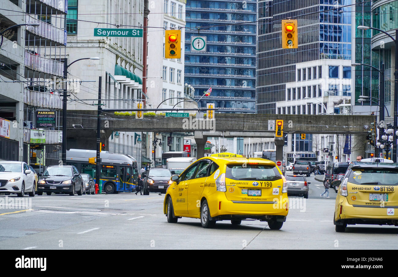 Yellow cabs in the city of Vancouver - CANADA Stock Photo - Alamy