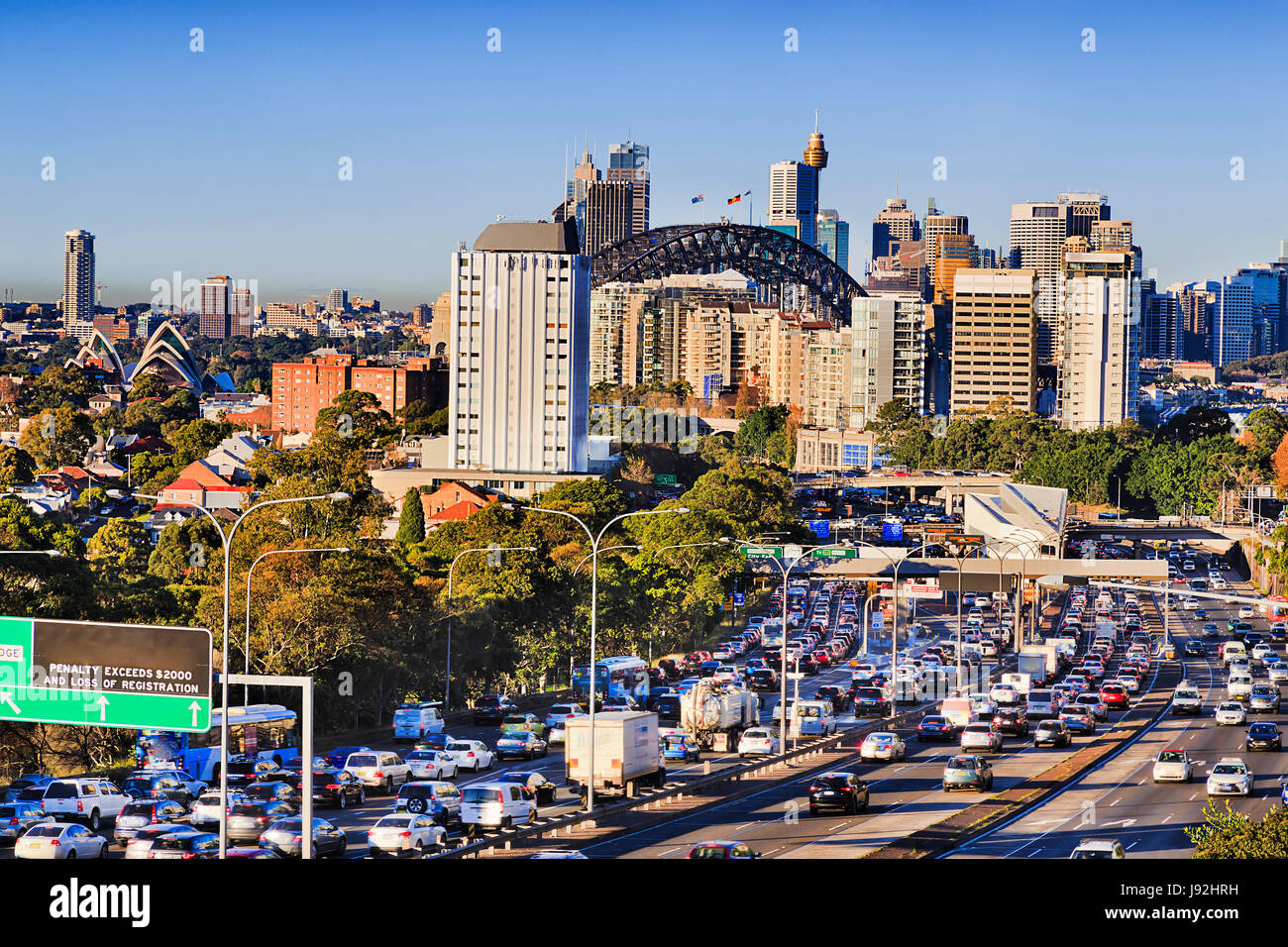 Heavy congested traffic on Warringah freeway in North Sydney towards ...