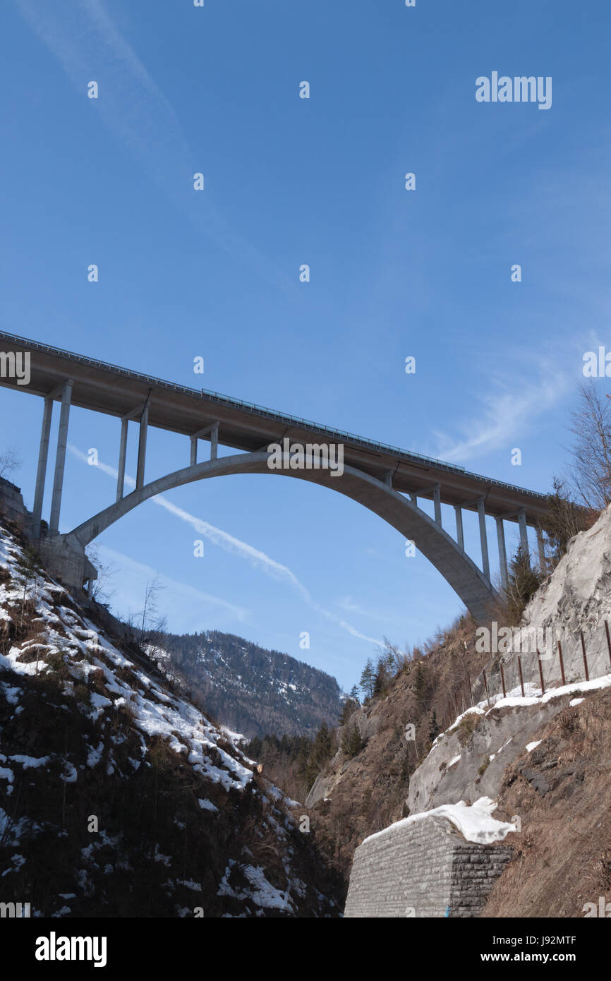 freeway bridge high Stock Photo - Alamy