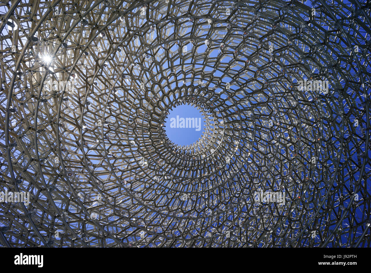 The Hive by Wolfgang Buttress in kew Gardens, London. The sculpture ...