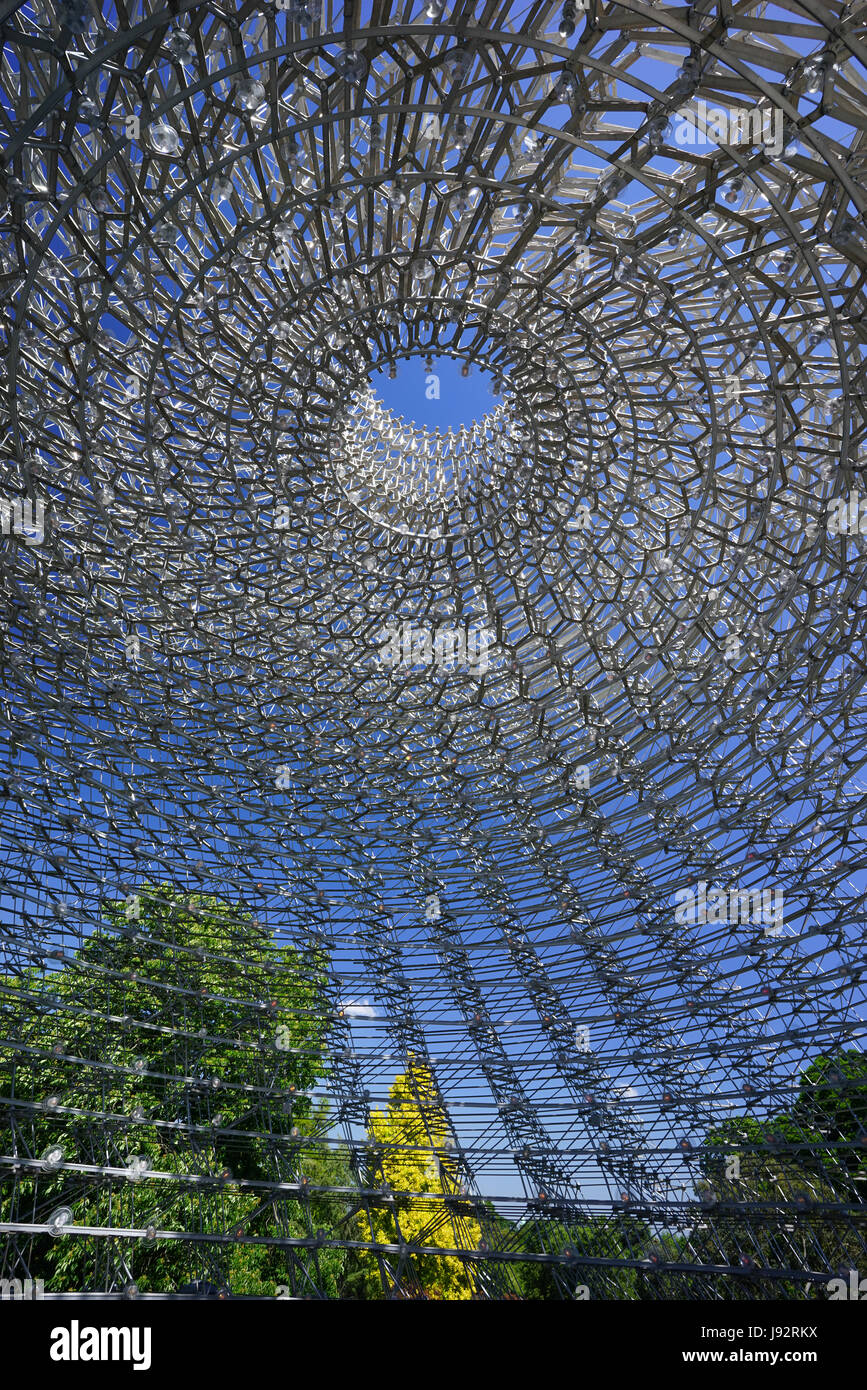 The Hive by Wolfgang Buttress in kew Gardens, London. The sculpture ...