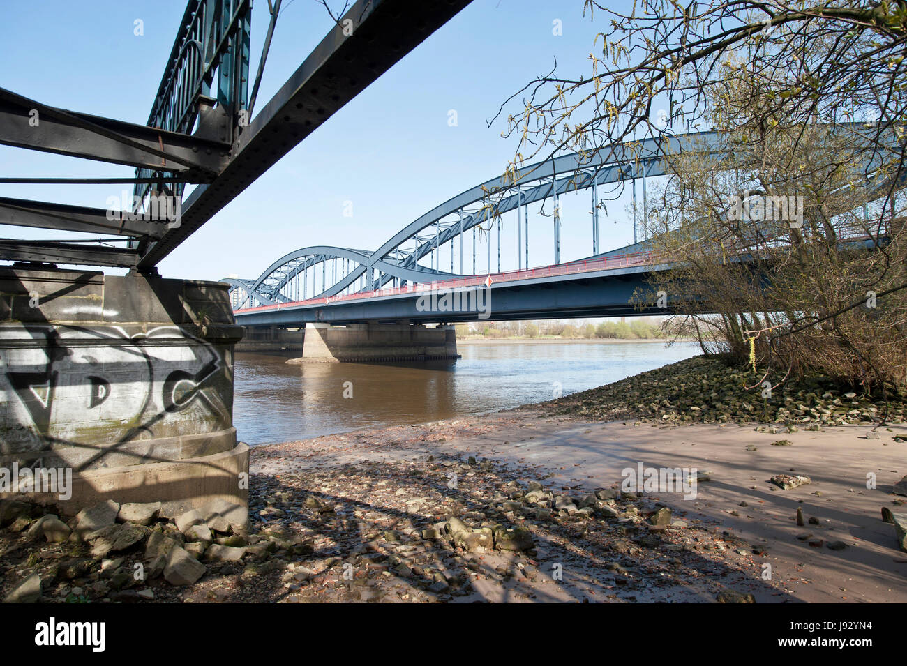Neue elbbruecke hi-res stock photography and images - Alamy