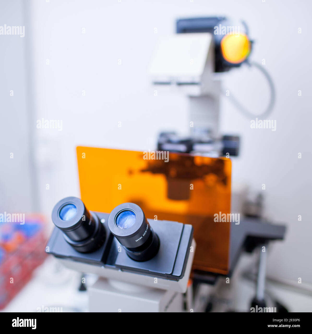 Science laboratory black and white hi-res stock photography and images ...