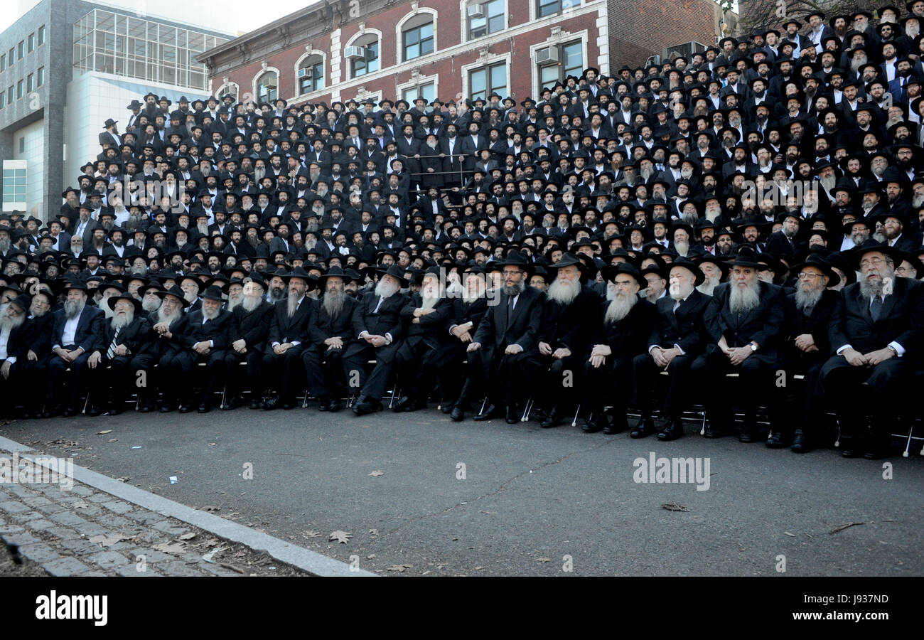 Thousands of rabbis attending the International Conference of Chabad ...
