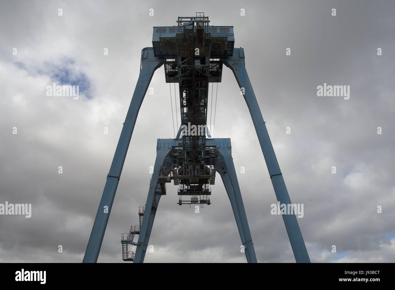 transport, import, export, loading of goods, container, containers ...