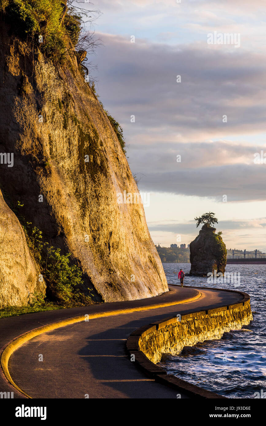 The Stanley Park Sea wall and Siwash Rock, Vancouver, British Columbia ...