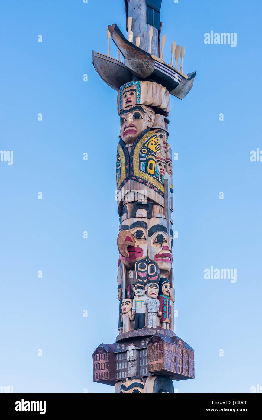 Detail, the Reconciliation Totem Pole, by Haida master carver and ...