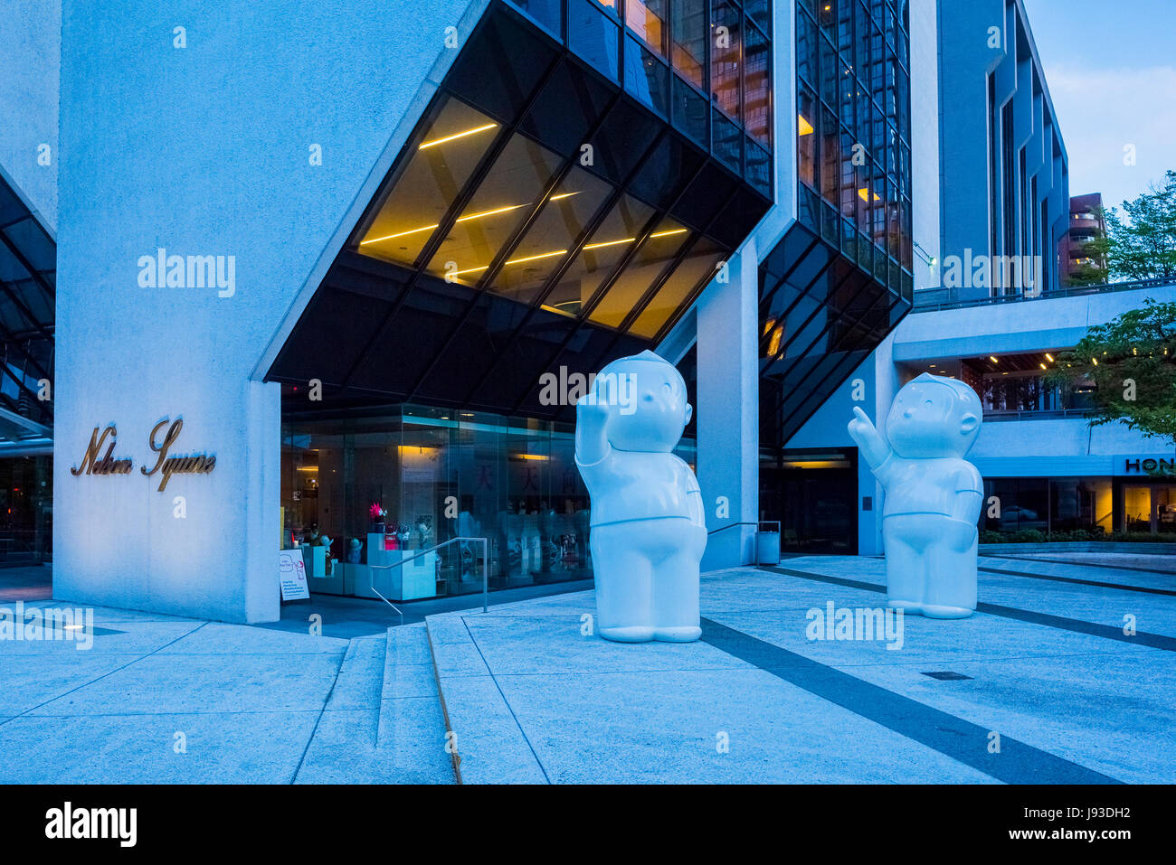 Temporary Art installation, Tian Tian by artist Danny Yung, Downtown ...