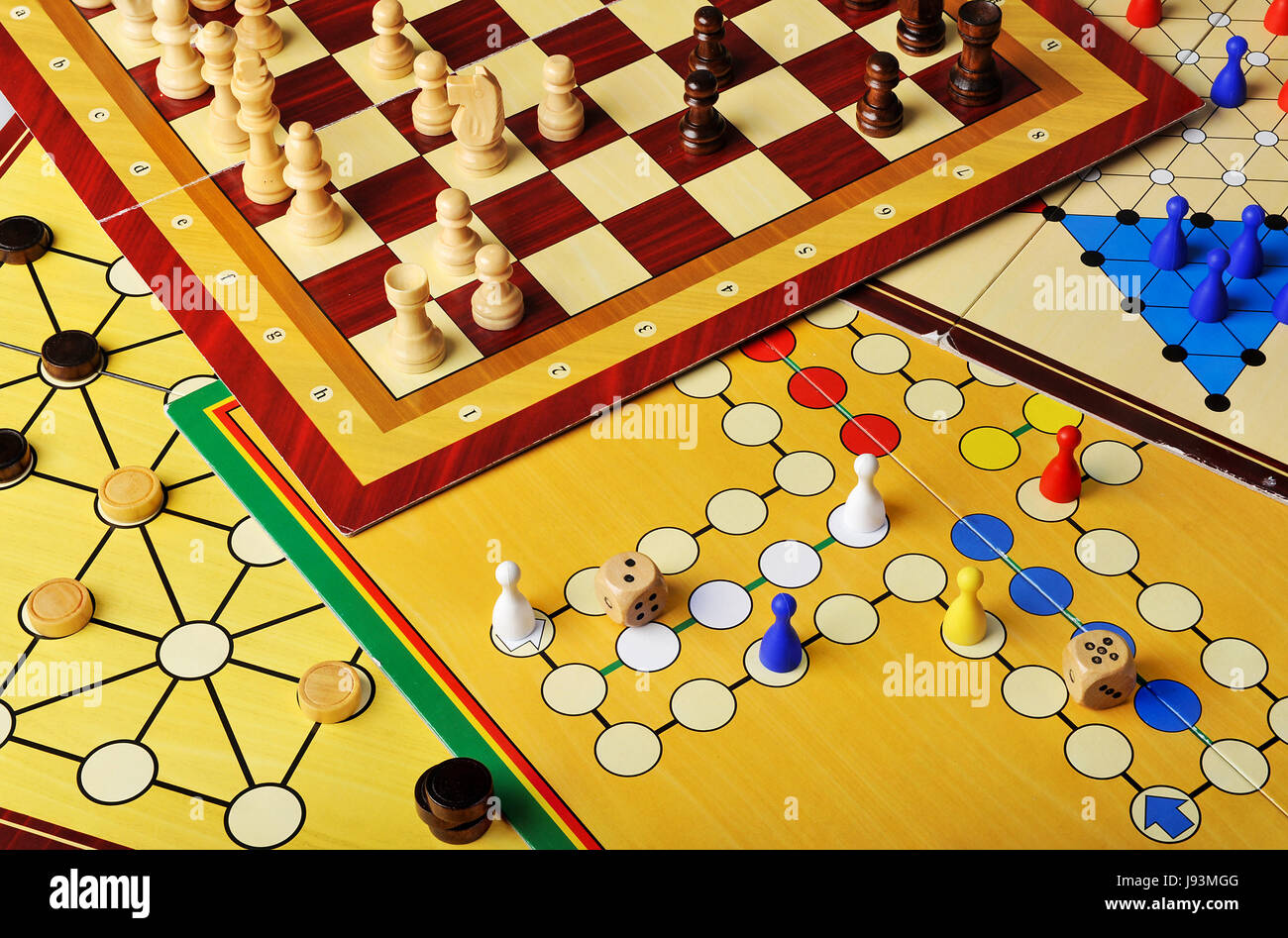 Mens chess hi-res stock photography and images - Alamy