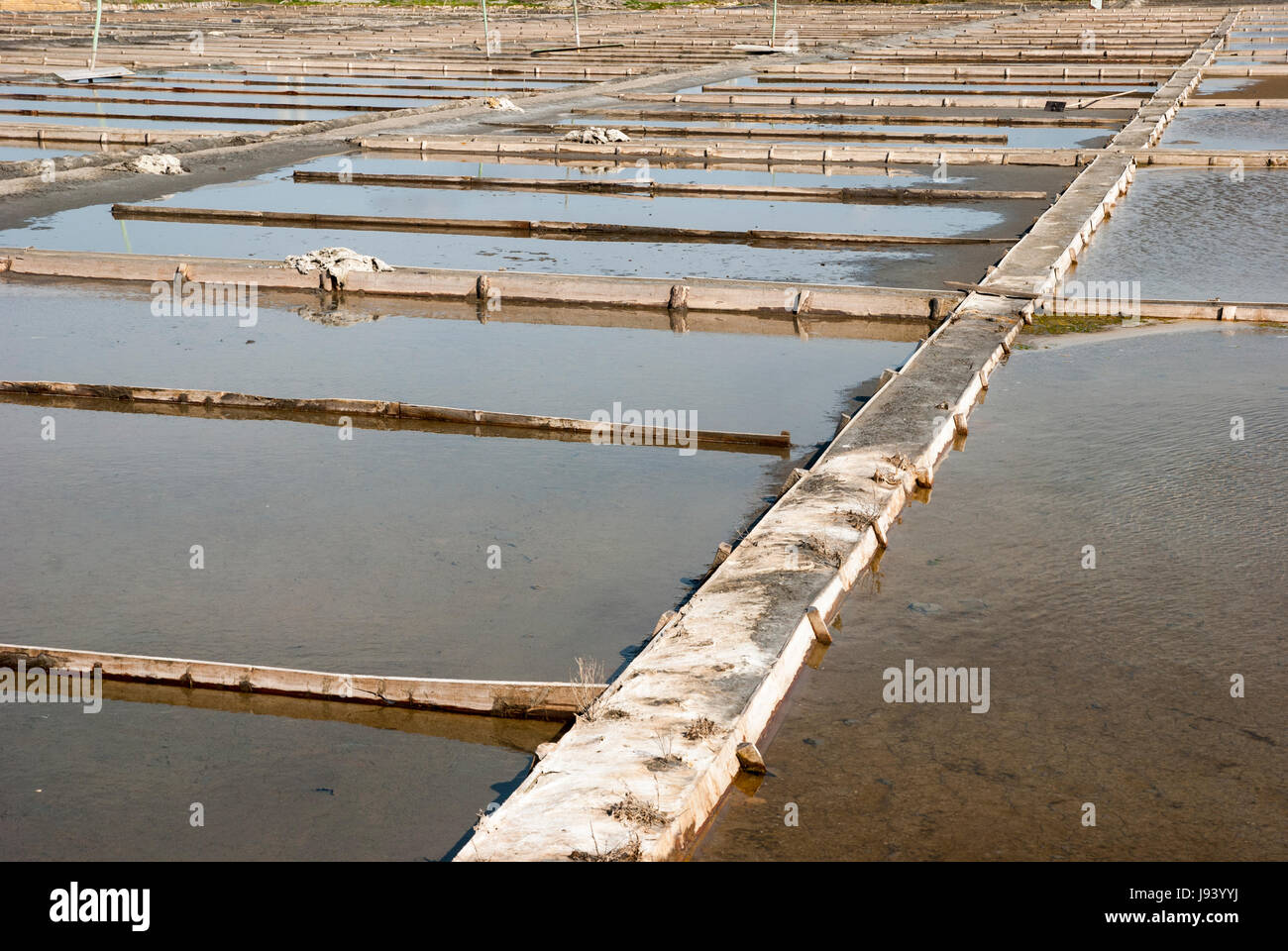 Salt production portugal hi-res stock photography and images - Alamy