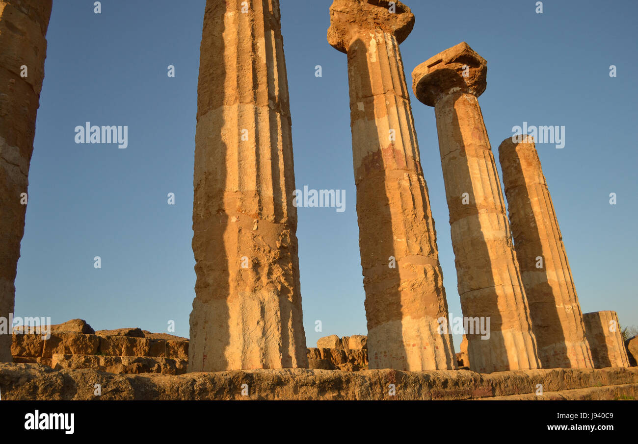 illuminated greek columns of the sun Stock Photo - Alamy