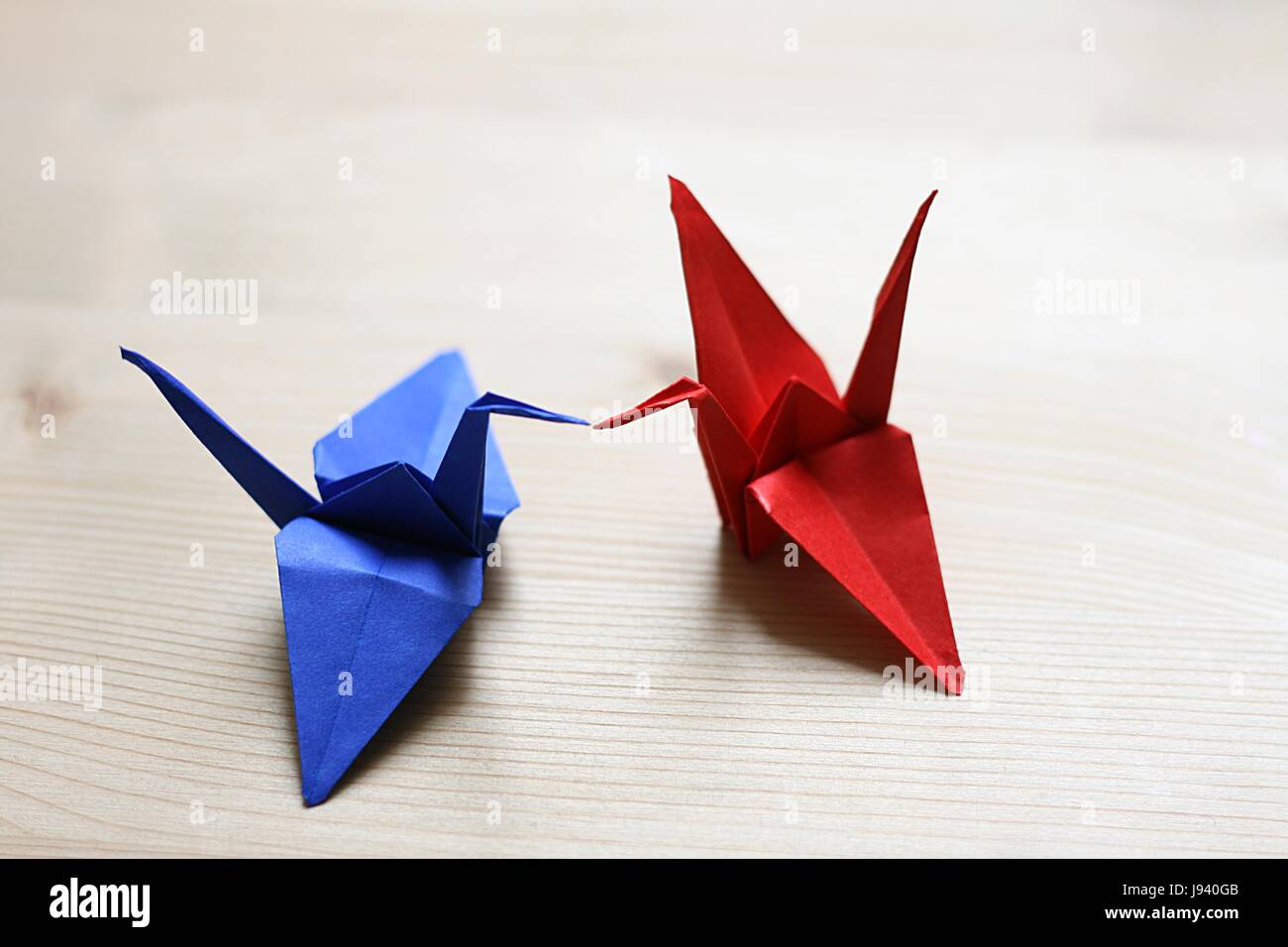 Two origami birds hi-res stock photography and images - Alamy