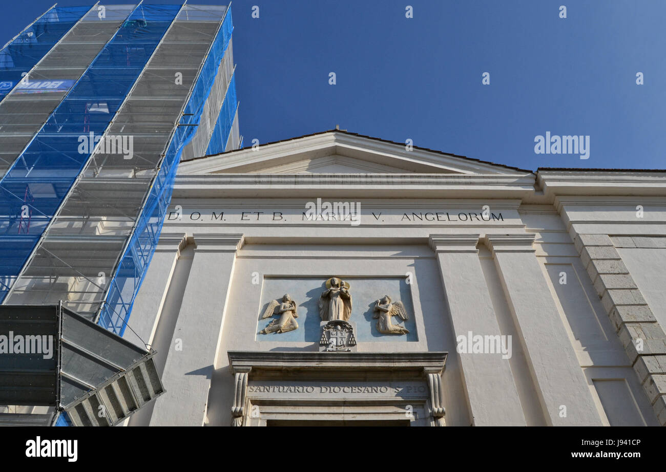 Cornice decoration hi-res stock photography and images - Alamy