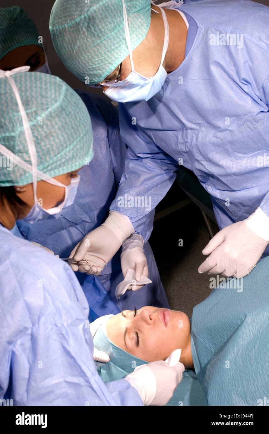 Doctor, operating room hi-res stock photography and images - Alamy