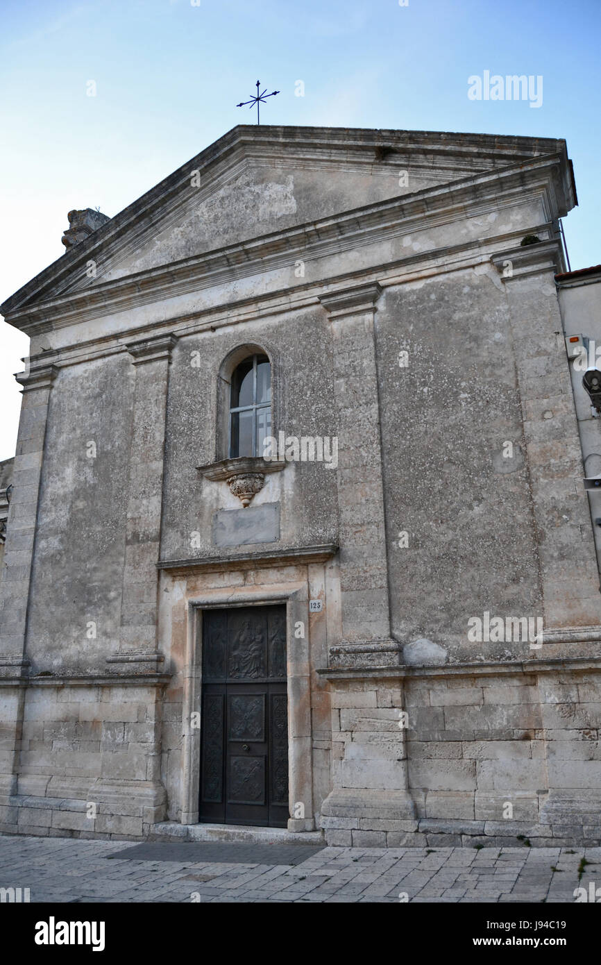 Cornice columns hi-res stock photography and images - Alamy