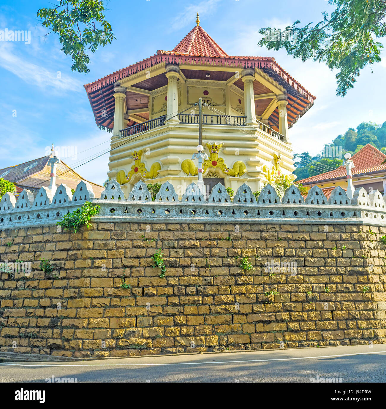 The tower and old ramparts of Malwathu Maha Viharaya Buddhist Temple ...