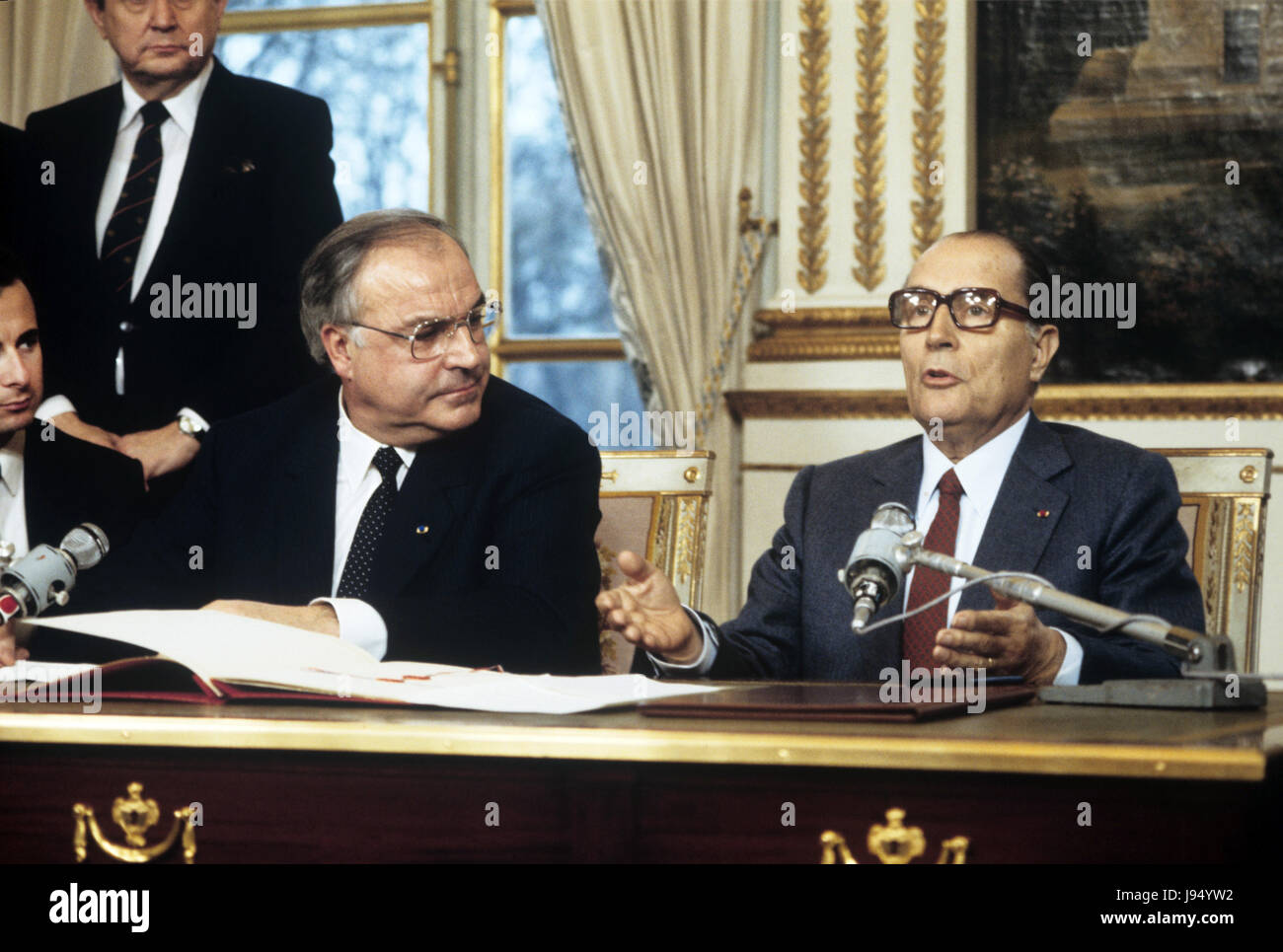 French President Francois Mitterrand (r) and German Chancellor Helmut ...
