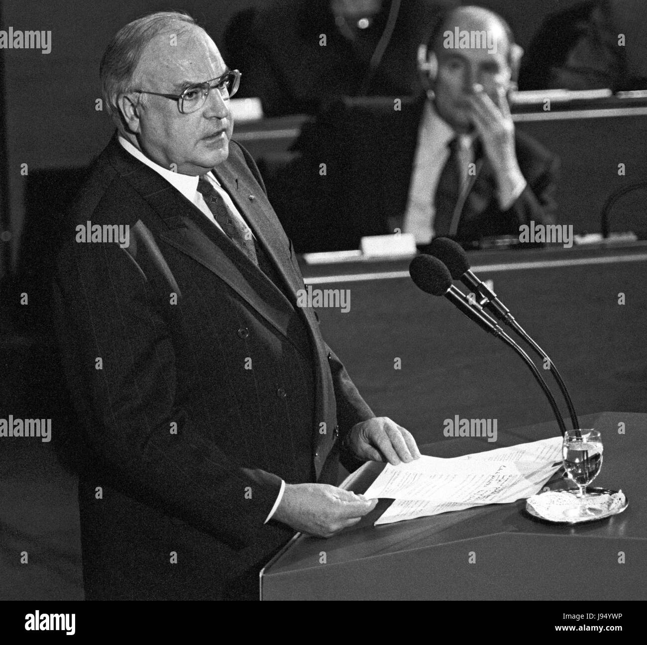 Kohl mitterrand 1989 hi-res stock photography and images - Alamy