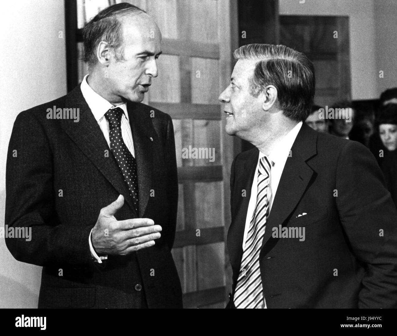 French President Valery Giscard d'Estaing (l) and German Chancellor ...