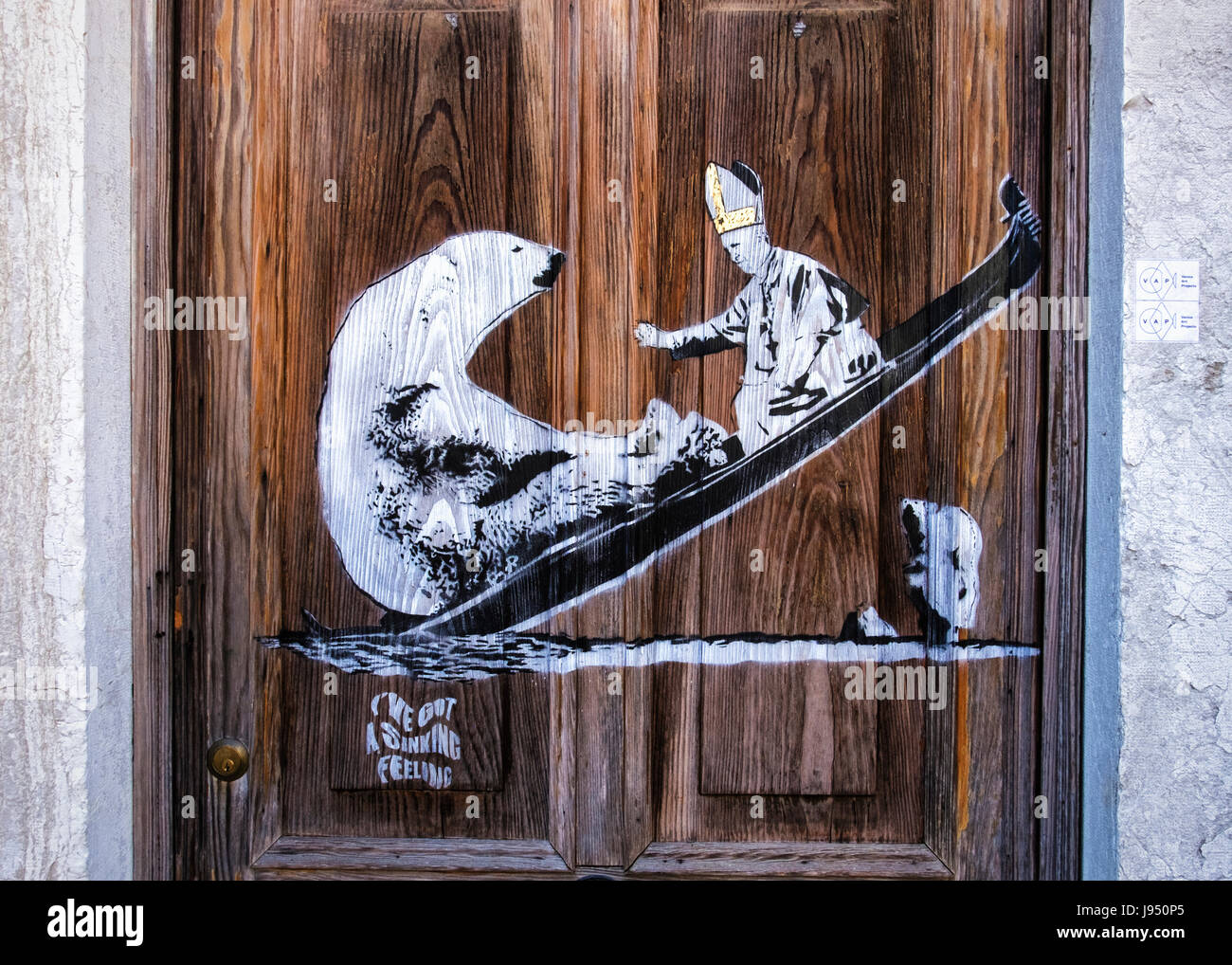 Street art graffiti polar bear hi-res stock photography and images - Alamy