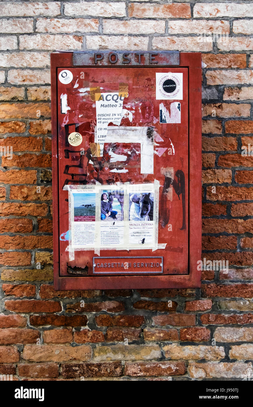 Old italian post box hi-res stock photography and images - Alamy