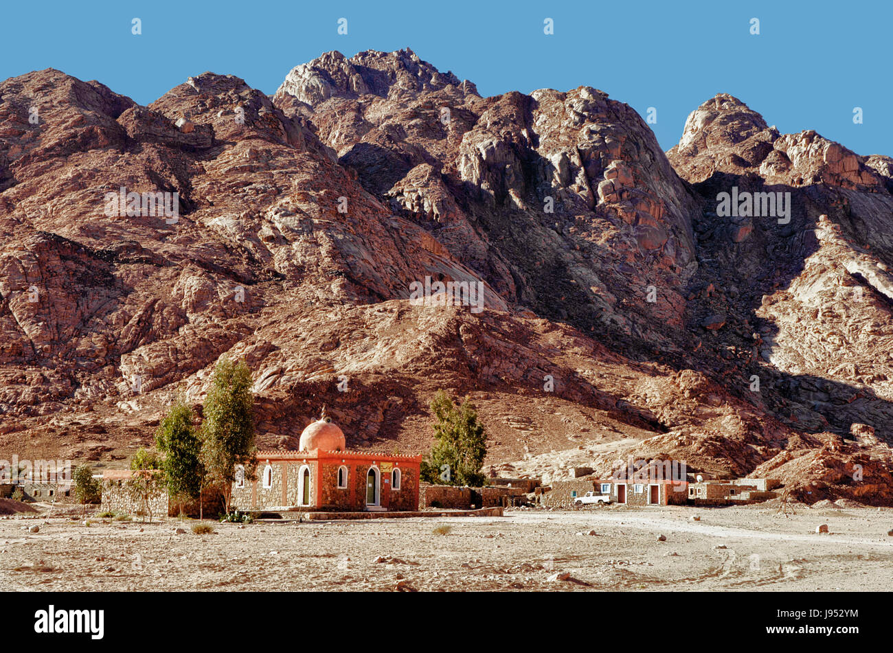the small mosque under the mount moses Stock Photo - Alamy