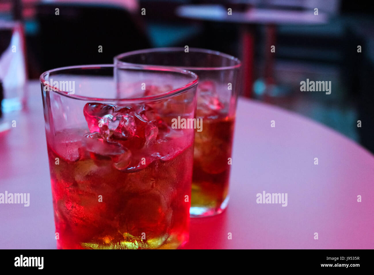 Pub table drinks glasses hi-res stock photography and images - Alamy