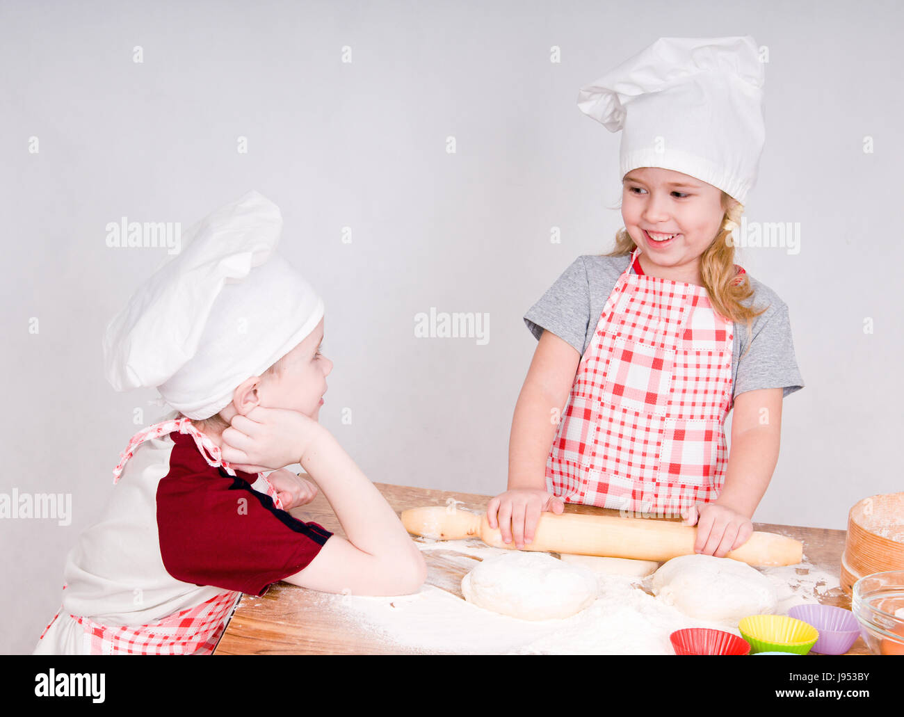 boil, cooks, boiling, cooking, flour, cook, chef, boy, lad, male ...