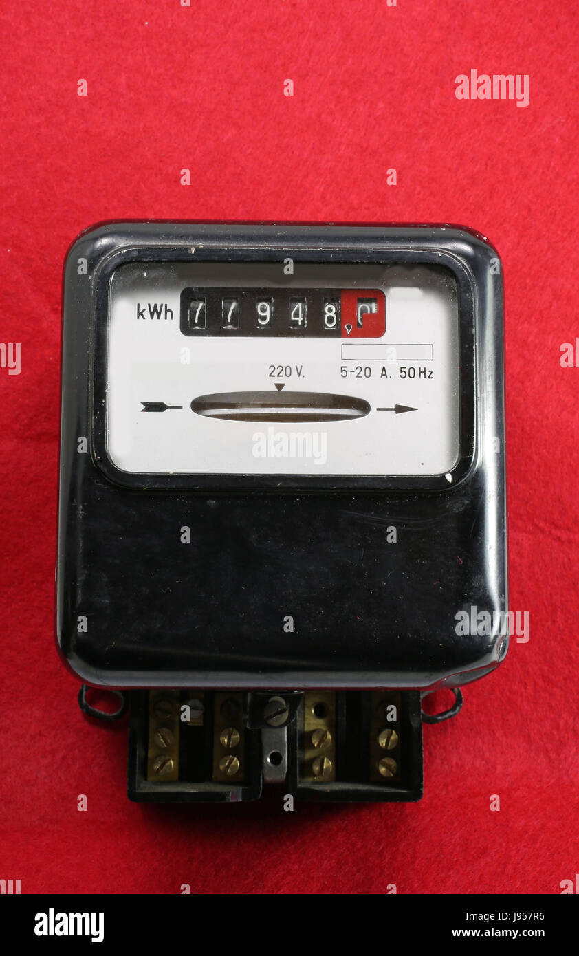 Electricity meter for measuring the energy consumption of households on ...