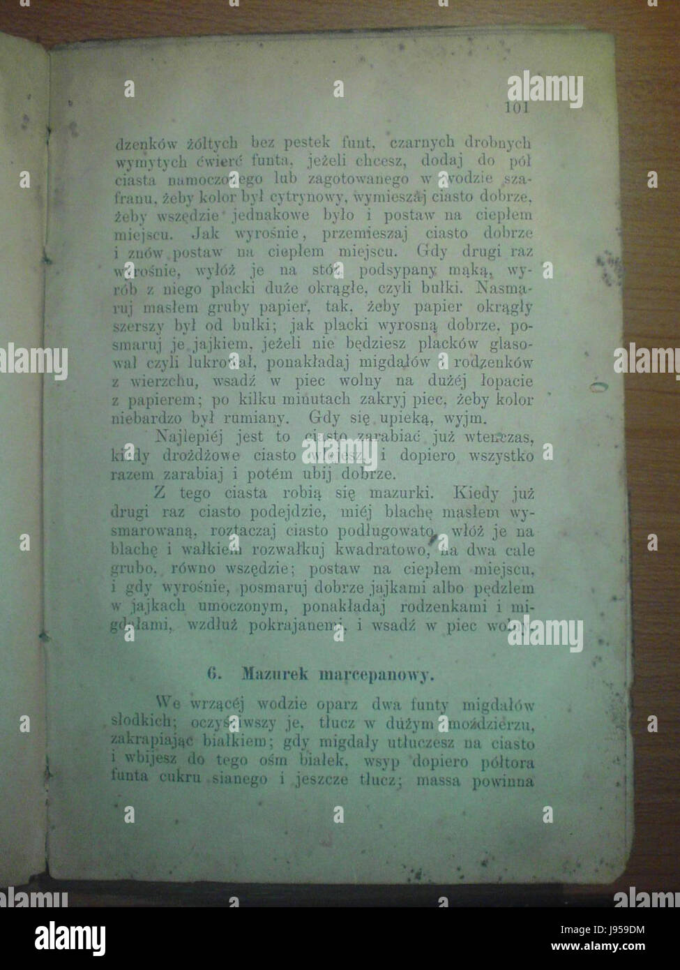 'Praktyczna Kucharka 101' is a Polish cookbook featuring practical ...
