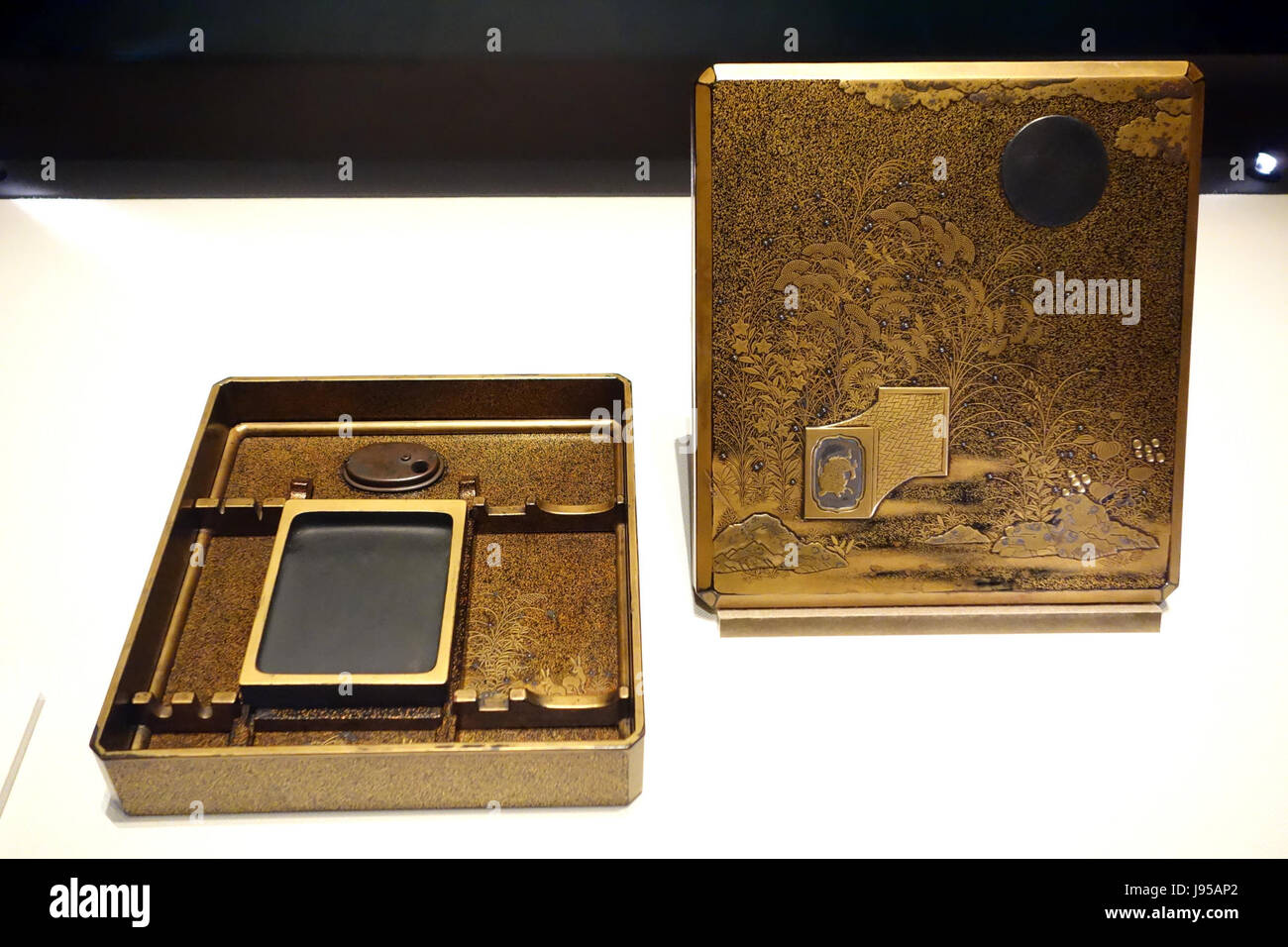 Writing box, Muromachi period, 16th century, cloth fulling design in ...