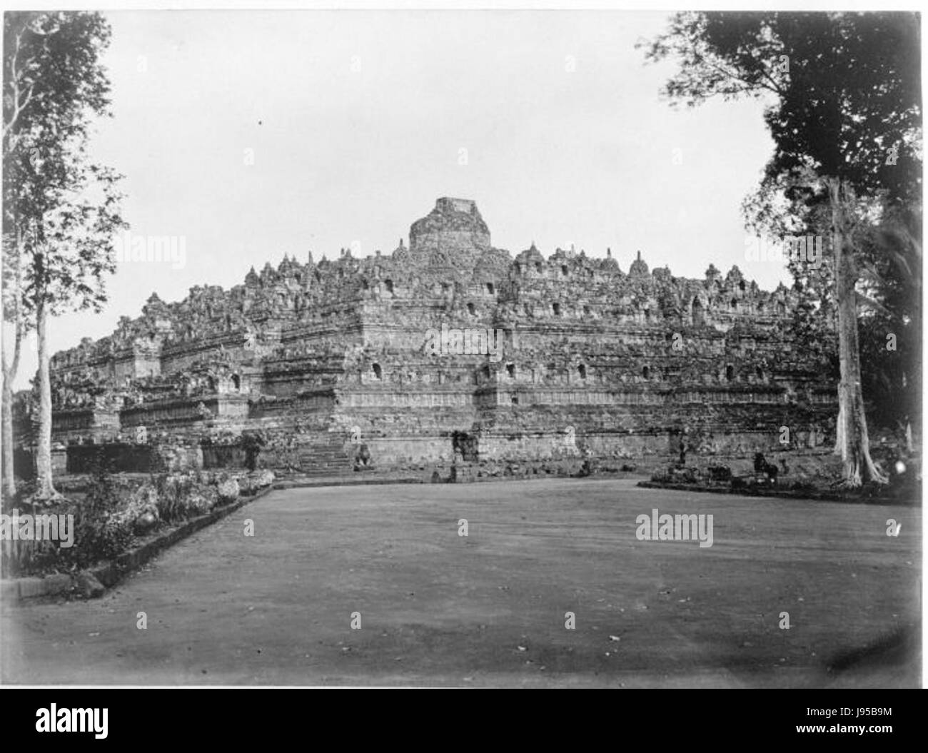 This artifact from the Tropenmuseum collection showcases De Borobudur ...