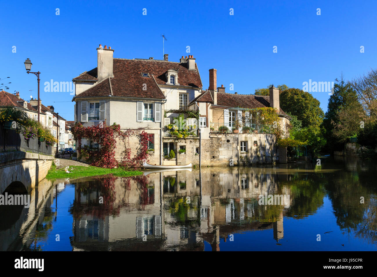 France, Yonne, Tonnerre, houses along the Armançon Stock Photo - Alamy