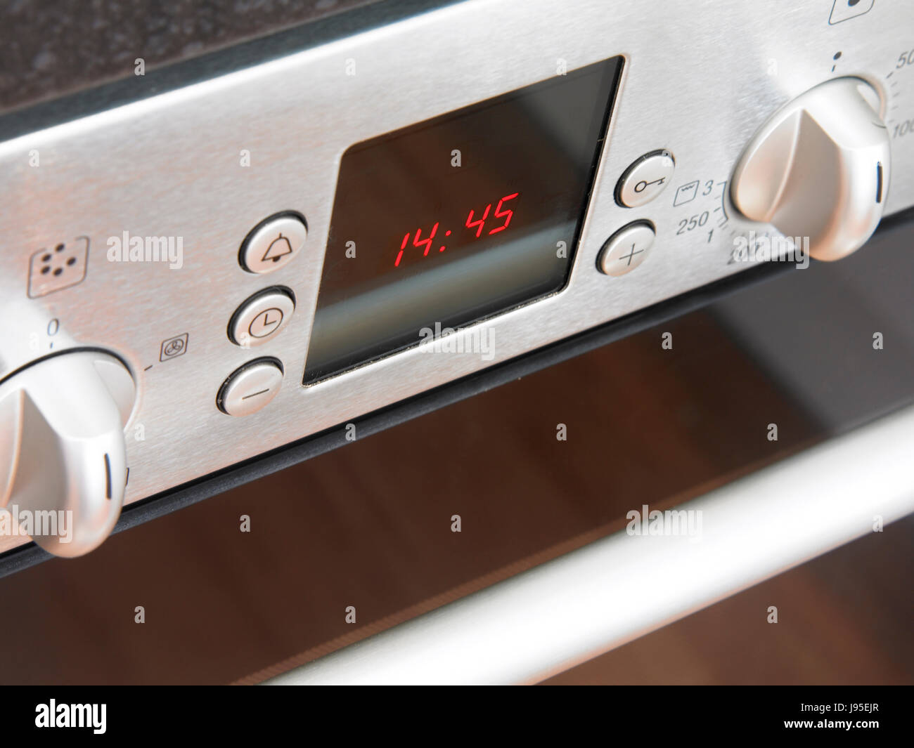 Ceramic halogen hob hi-res stock photography and images - Alamy