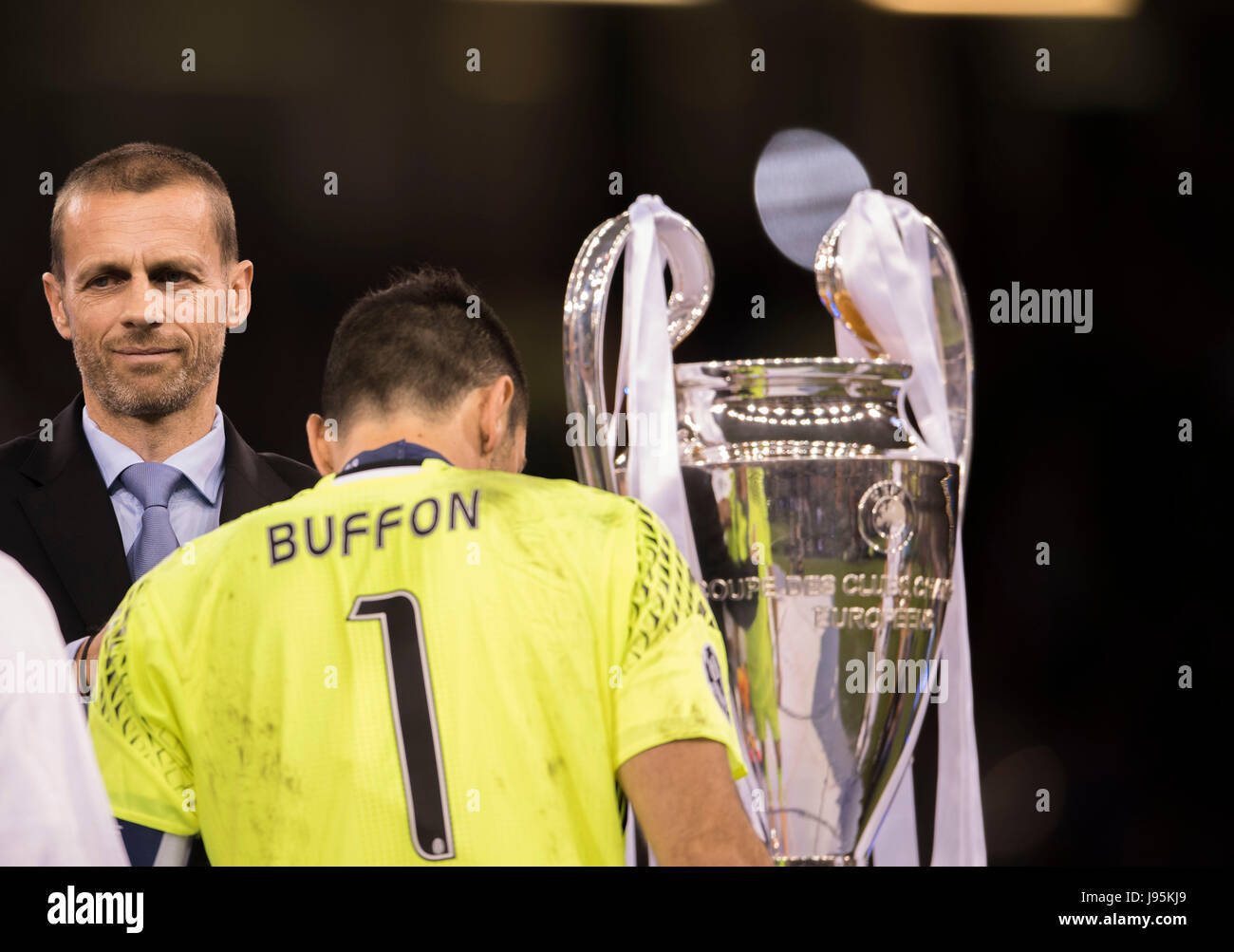 Gianluigi buffon trophy 2017 hi-res stock photography and images - Alamy