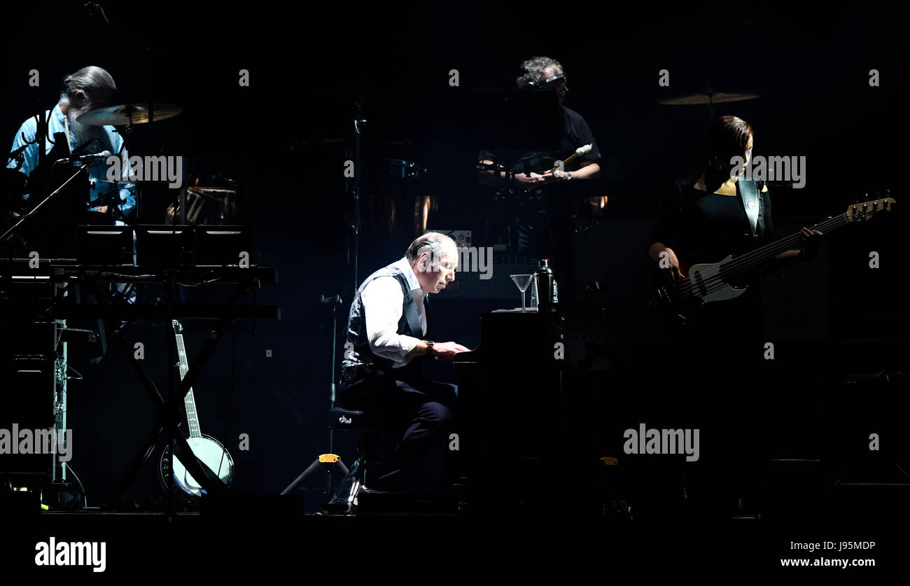 Hans zimmer hi-res stock photography and images - Alamy
