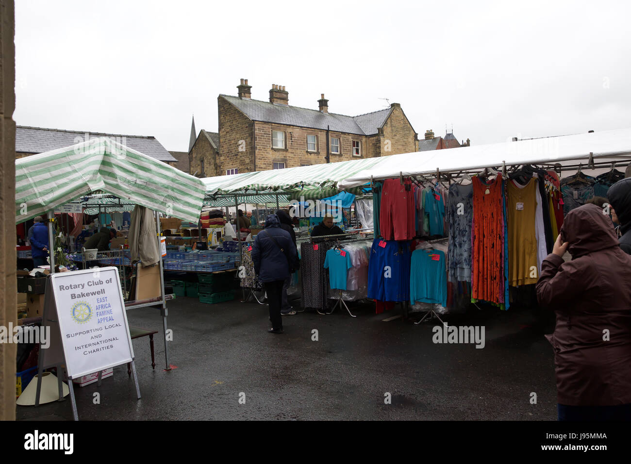 Bakewell, UK. 5th June, 2017. Heavy rain on market Day in Bakewell ...