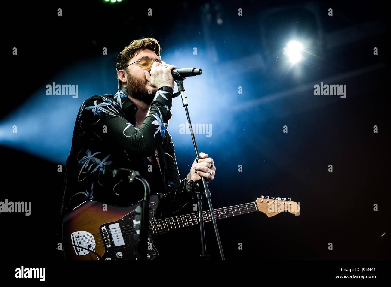 James arthur stage hi-res stock photography and images - Alamy