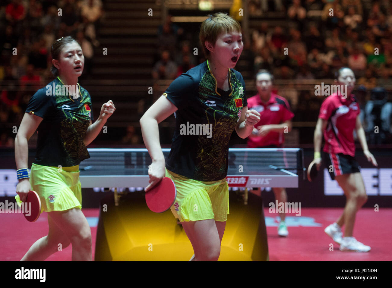 Duesseldorf, Germany. 5th June, 2017. Feng Tianwei (2-R) and Yu Mengyu ...