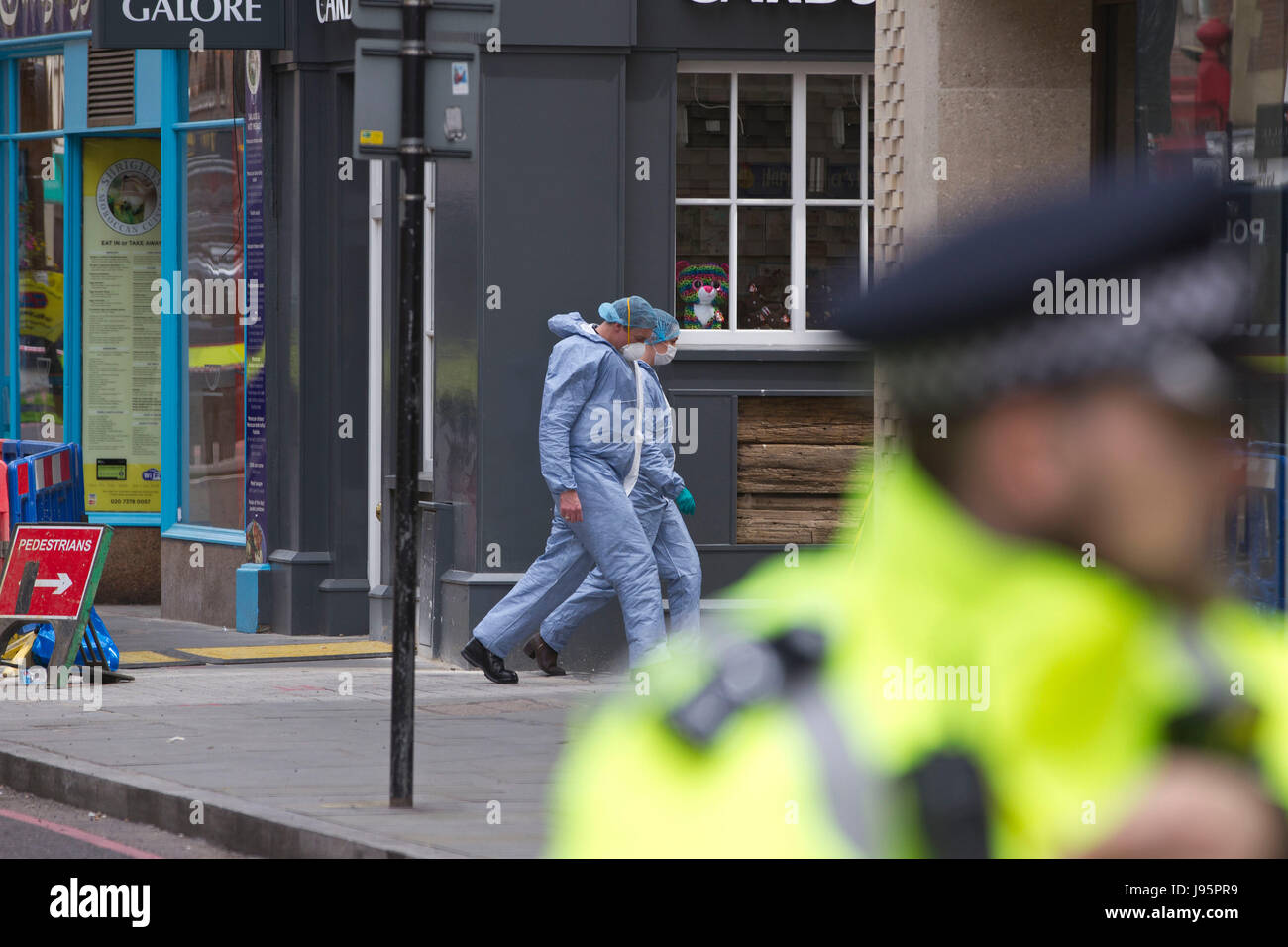 London Bridge, London, UK. 5th Jun, 2017.Metropolitan Police forensics ...