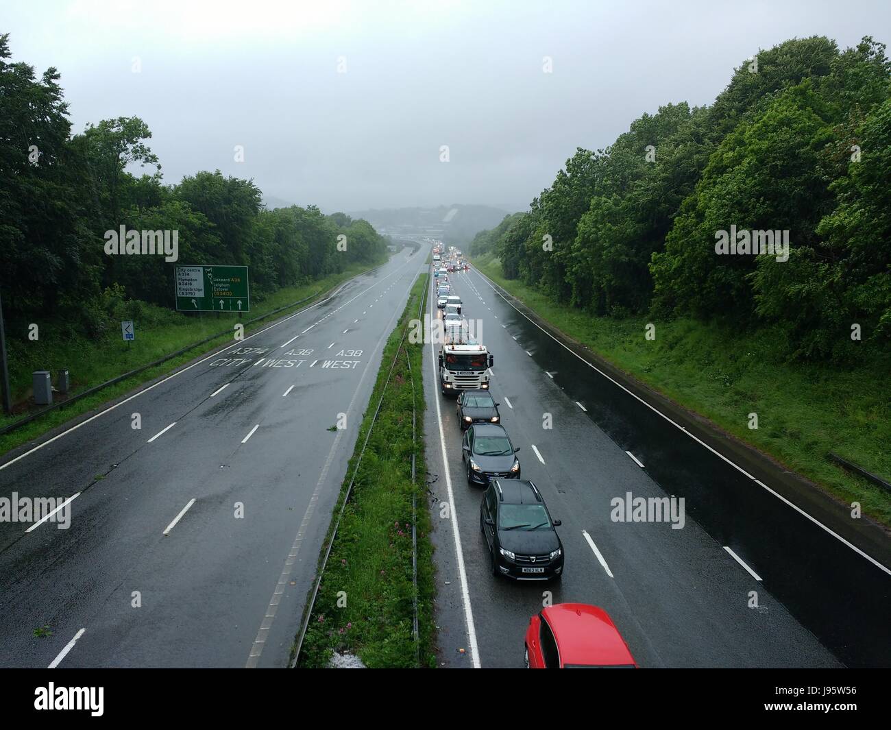 Plymouth, UK. 5th June, 2017. Traffic queuing and an empty carriageway ...