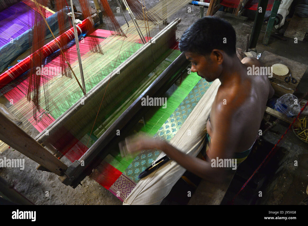 Indian man working hand loom hi-res stock photography and images - Alamy