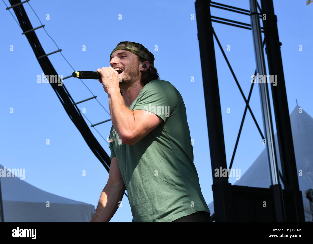 June 4, 2017 - HUNTER PHELPS brings the country to VIRGINIA BEACH ...