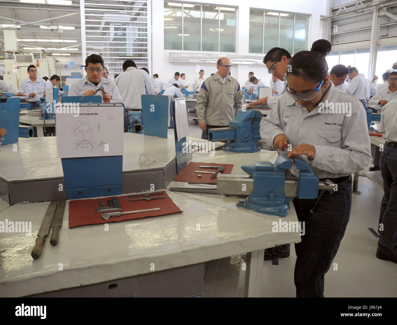 Puebla, Mexico. 14th Jan, 2014. Mexican trainees learn how to file car ...