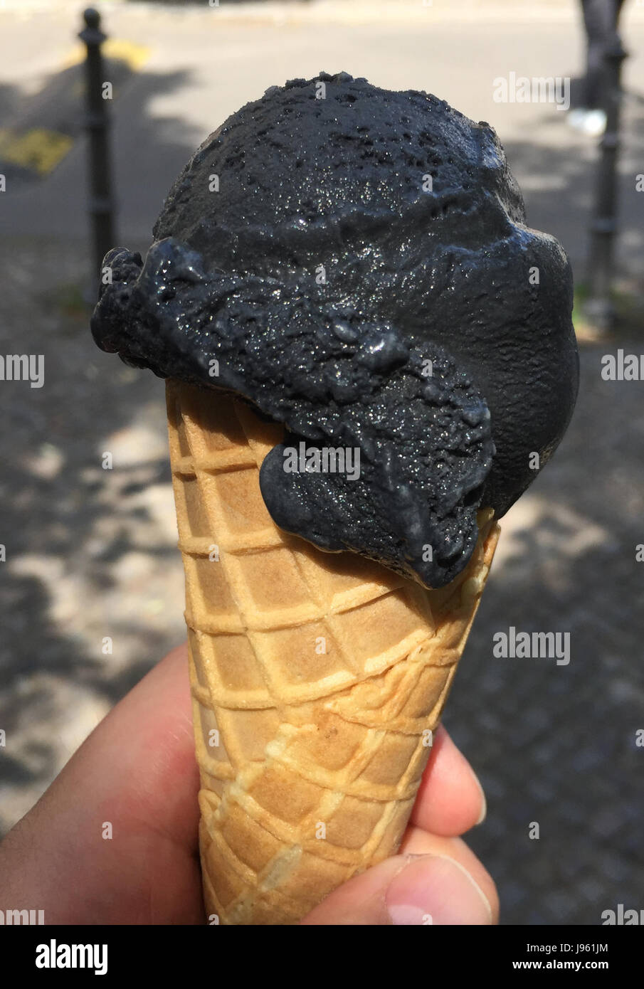 Berlin, Germany. 31st May, 2017. A scoop of 'Darkside', black vanilla ...