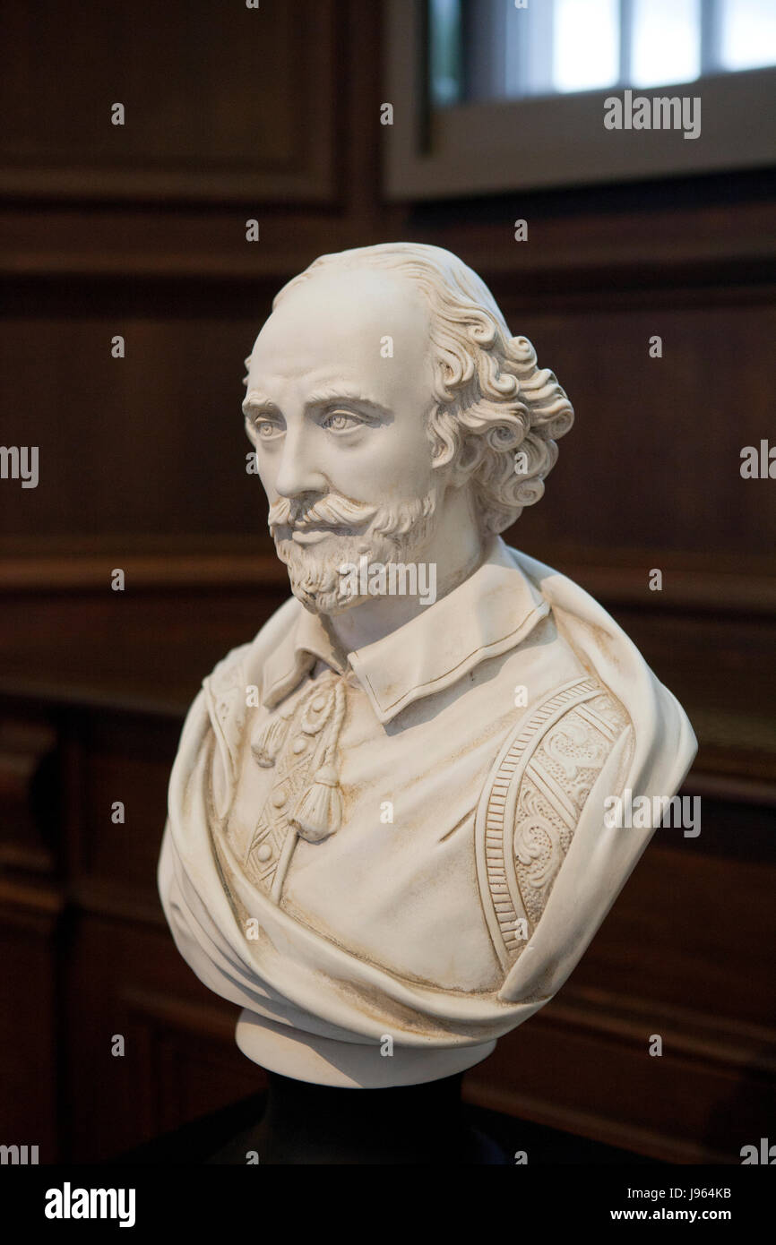 William shakespeare sculpture hi-res stock photography and images - Alamy