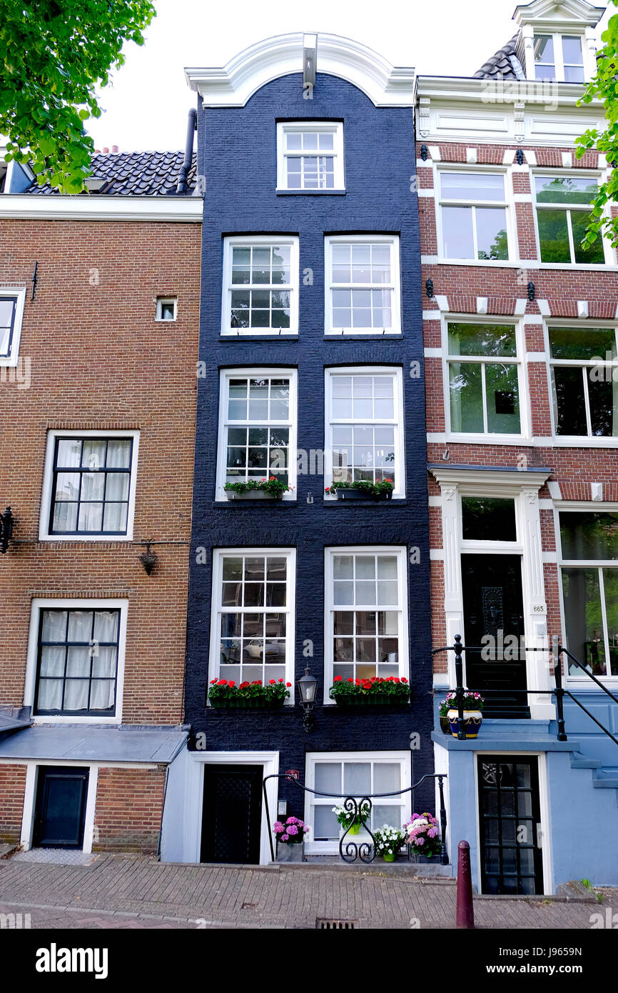 the front of a dutch house in Amsterdam Stock Photo - Alamy