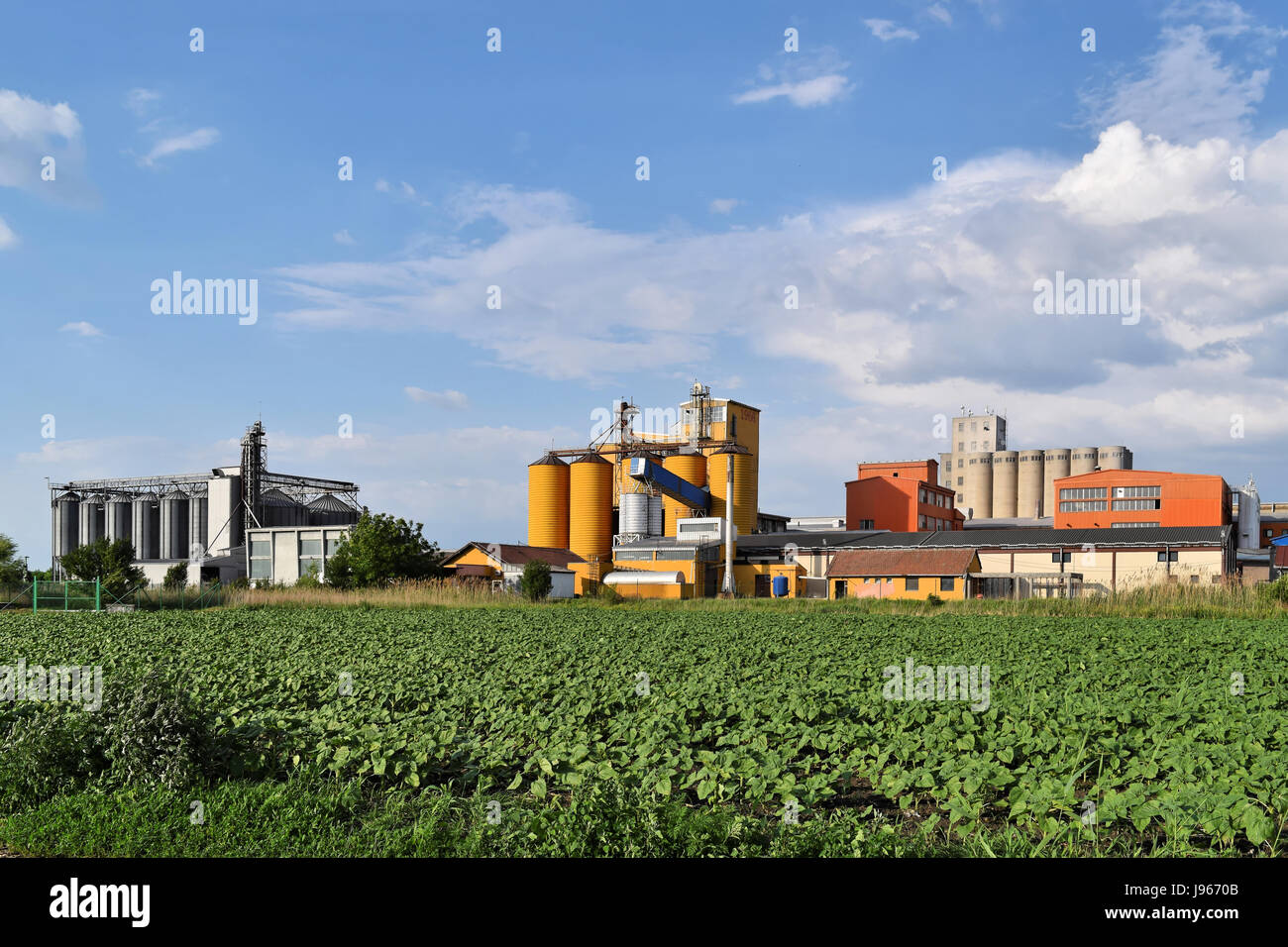 Three silos hi-res stock photography and images - Alamy